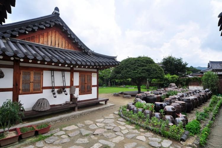 Mengenal 'Hanok', Rumah Tradisional Korea Selatan yang Sering Ada di ...