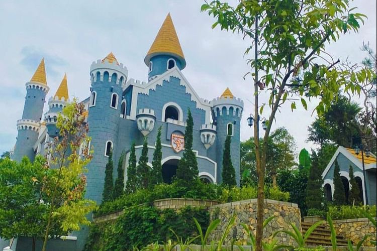 Super Estetik! Simak Rekomendasi Tempat Wisata Castle di Lembang ...